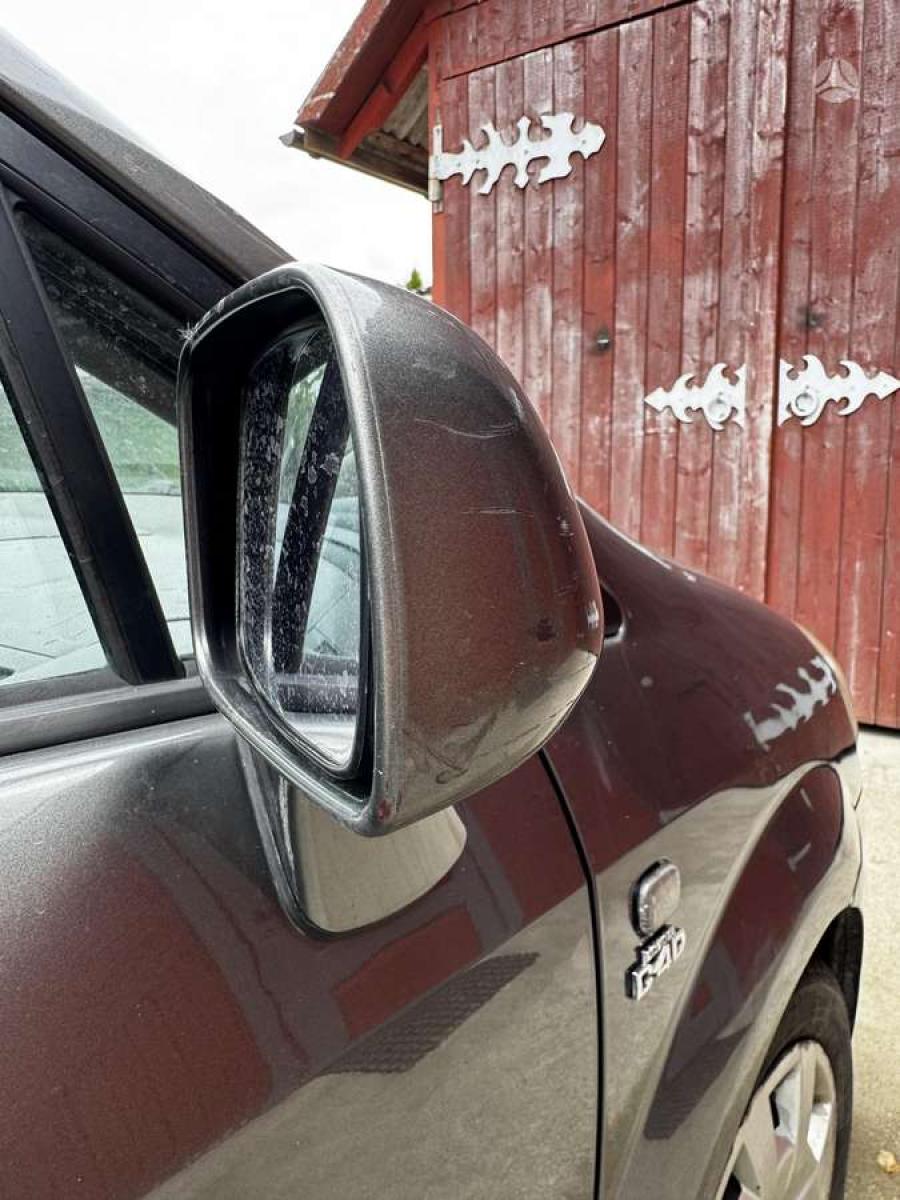 Pelēks Toyota Corolla Verso 2005 Akmenė, ar dzinēja tilpumu 2.00 L un nobraukumu 355 tūkst. km par 1000 €, foto 11 vietnē AUTOMOTO.COM.LV