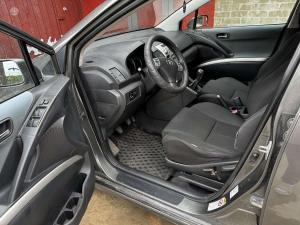 Pelēks Toyota Corolla Verso 2005 Akmenė, ar dzinēja tilpumu 2.00 L un nobraukumu 355 tūkst. km par 1000 €, foto 12 vietnē AUTOMOTO.COM.LV