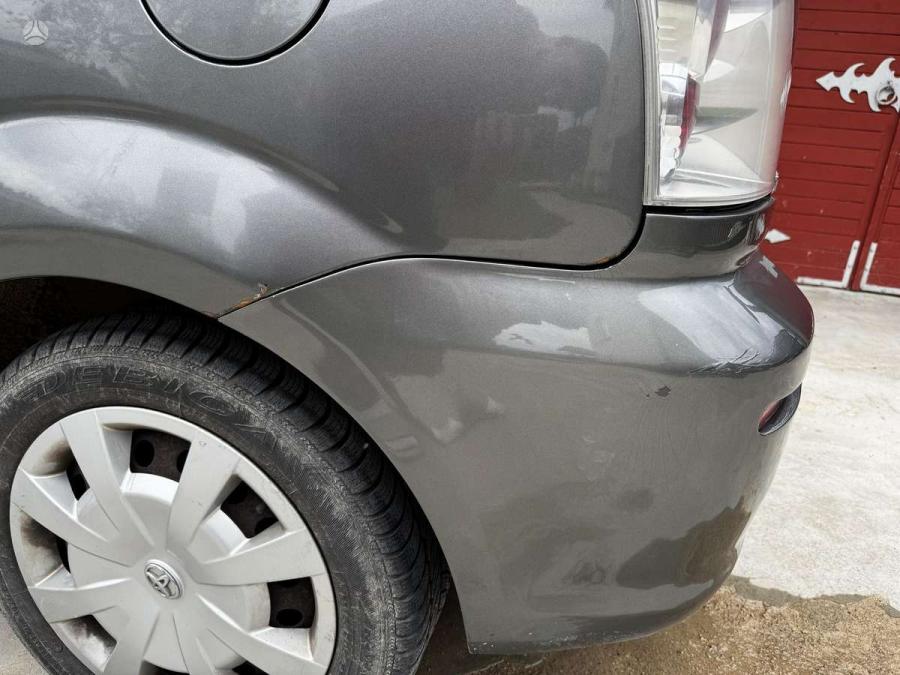 Pelēks Toyota Corolla Verso 2005 Akmenė, ar dzinēja tilpumu 2.00 L un nobraukumu 355 tūkst. km par 1000 €, foto 13 vietnē AUTOMOTO.COM.LV