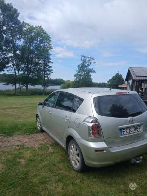 Pelēks Toyota Corolla Verso 2005 Molėtai, ar dzinēja tilpumu 2.00 L un nobraukumu 393 tūkst. km par 1650 €, foto 3 vietnē AUTOMOTO.COM.LV