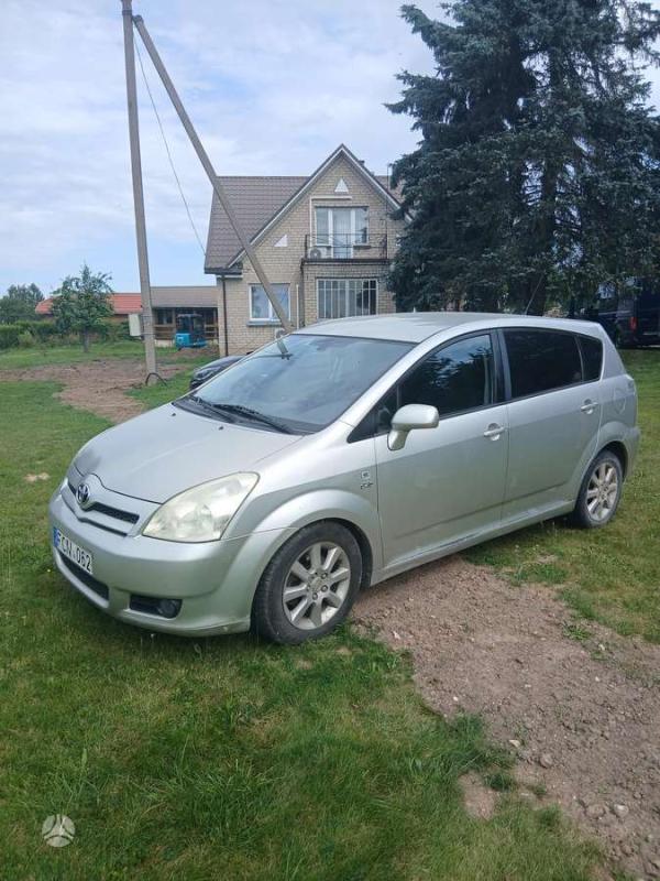Pelēks Toyota Corolla Verso 2005 Molėtai, ar dzinēja tilpumu 2.00 L un nobraukumu 393 tūkst. km par 1650 €, foto 4 vietnē AUTOMOTO.COM.LV