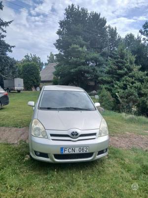 Pelēks Toyota Corolla Verso 2005 Molėtai, ar dzinēja tilpumu 2.00 L un nobraukumu 393 tūkst. km par 1650 €, foto 5 vietnē AUTOMOTO.COM.LV