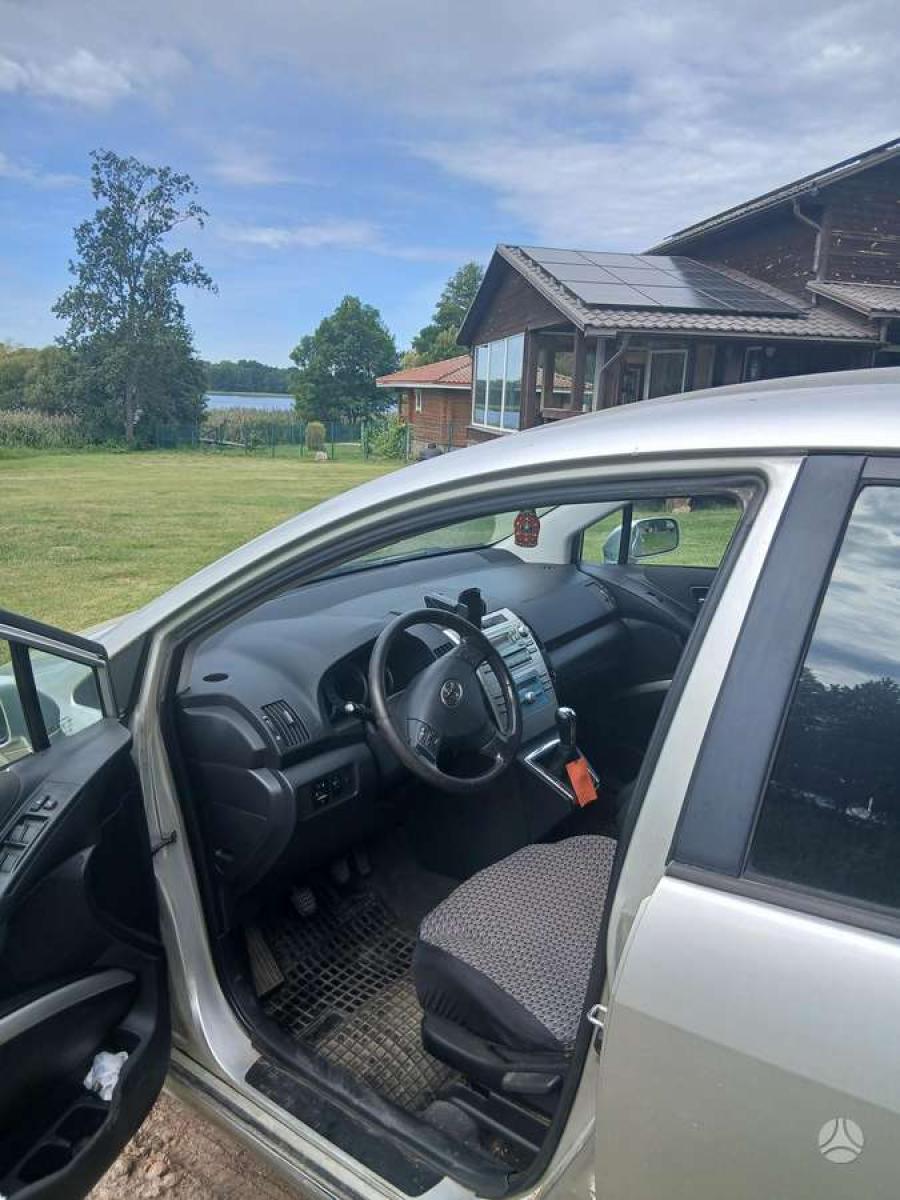 Pelēks Toyota Corolla Verso 2005 Molėtai, ar dzinēja tilpumu 2.00 L un nobraukumu 393 tūkst. km par 1650 €, foto 7 vietnē AUTOMOTO.COM.LV