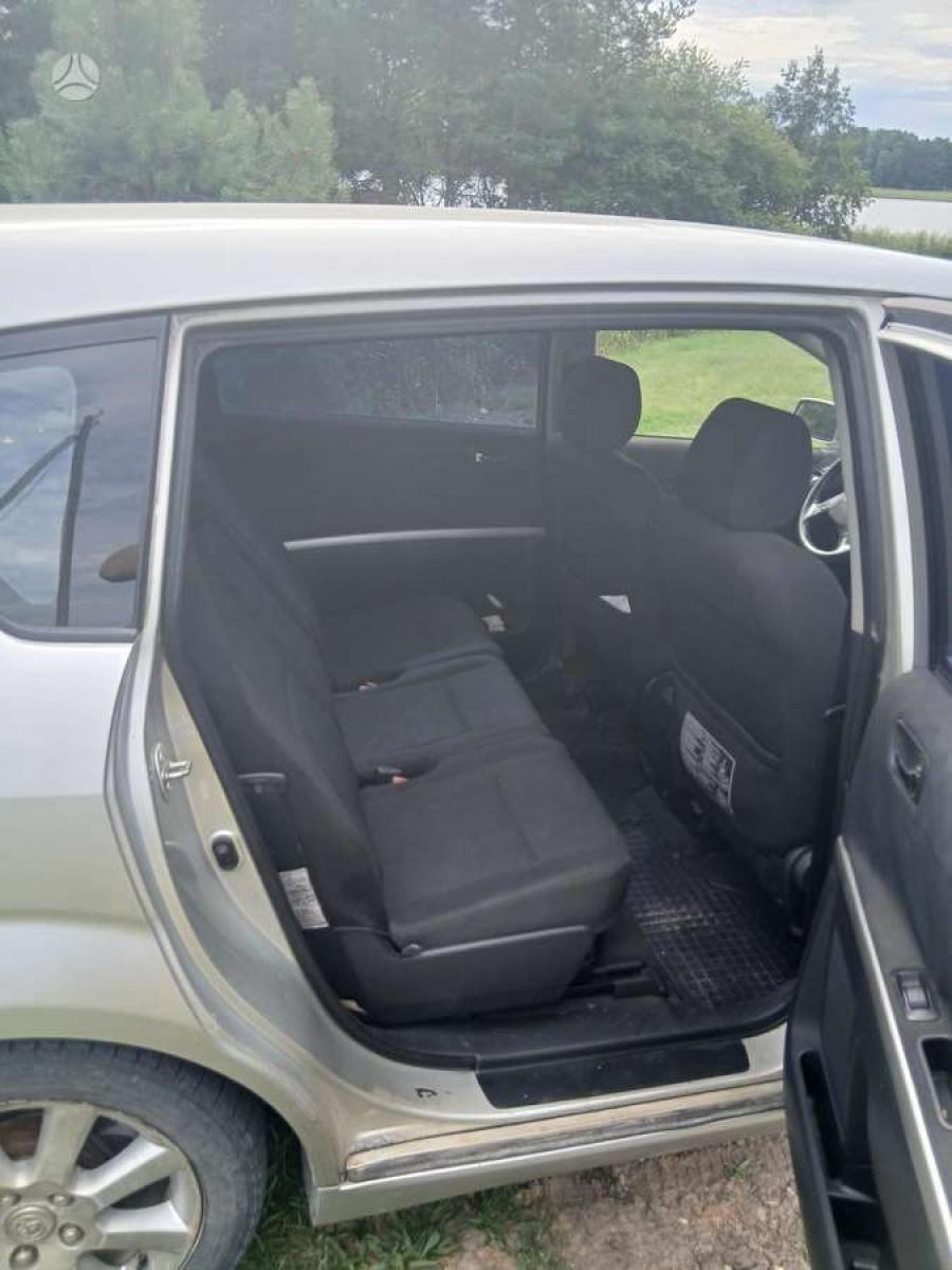 Pelēks Toyota Corolla Verso 2005 Molėtai, ar dzinēja tilpumu 2.00 L un nobraukumu 393 tūkst. km par 1650 €, foto 8 vietnē AUTOMOTO.COM.LV