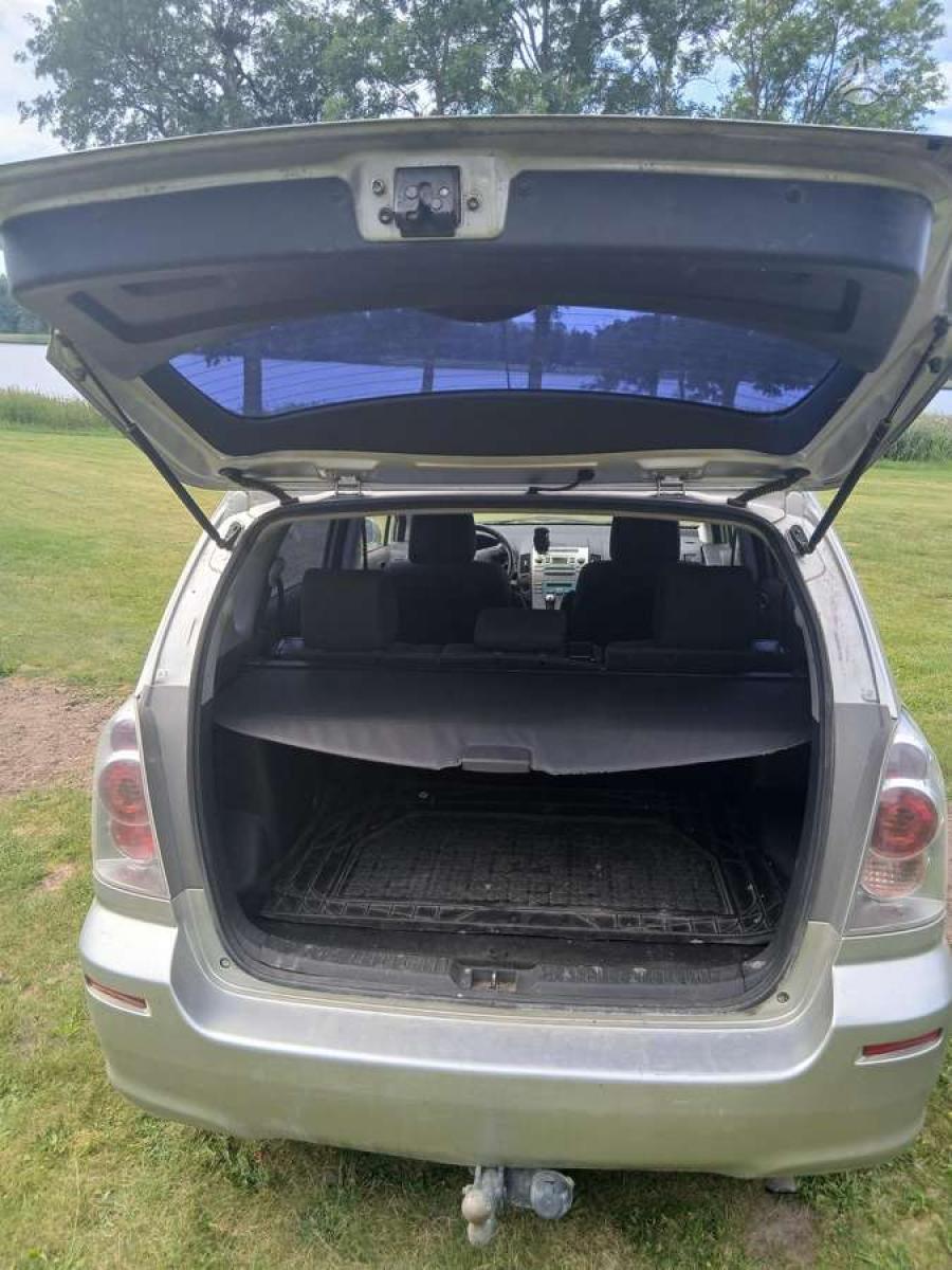 Pelēks Toyota Corolla Verso 2005 Molėtai, ar dzinēja tilpumu 2.00 L un nobraukumu 393 tūkst. km par 1650 €, foto 9 vietnē AUTOMOTO.COM.LV