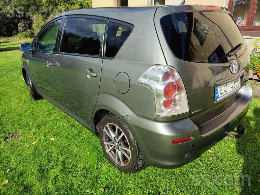 Grey Toyota Corolla Verso 2005 in Riga, with an engine capacity of 1.80 L and mileage of 350 thousand km for 2800 €, photo 4 on AUTOMOTO.COM.LV