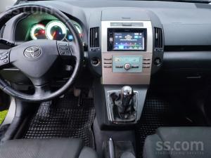 Grey Toyota Corolla Verso 2005 in Riga, with an engine capacity of 1.80 L and mileage of 350 thousand km for 2800 €, photo 7 on AUTOMOTO.COM.LV