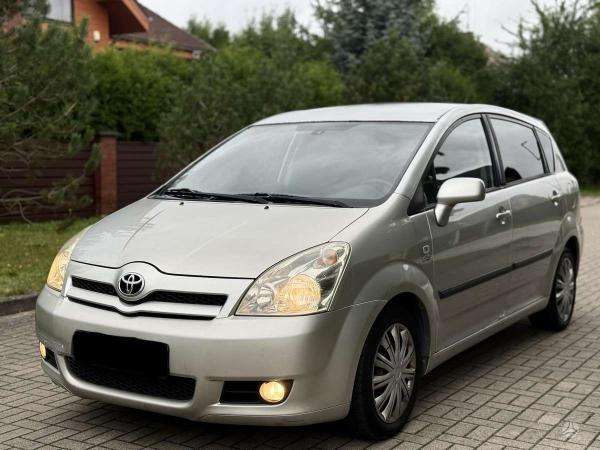 Pelēks Toyota Corolla Verso 2005 Klaipėda, ar dzinēja tilpumu 2.00 L un nobraukumu 49 tūkst. km par 1350 €, foto 1 vietnē AUTOMOTO.COM.LV