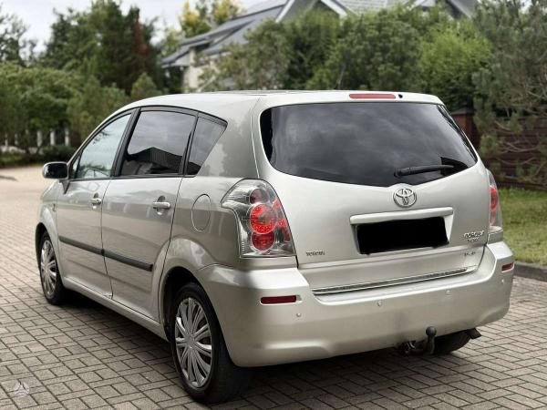 Pelēks Toyota Corolla Verso 2005 Klaipėda, ar dzinēja tilpumu 2.00 L un nobraukumu 49 tūkst. km par 1350 €, foto 5 vietnē AUTOMOTO.COM.LV