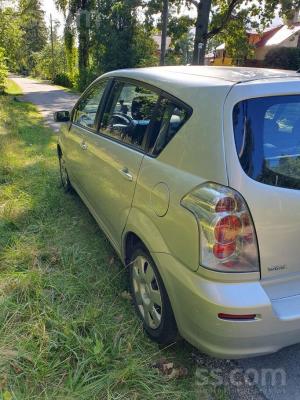 Pelēks Toyota Corolla Verso 2005 Jūrmala, ar dzinēja tilpumu 1.80 L un nobraukumu 285 tūkst. km par 3390 €, foto 6 vietnē AUTOMOTO.COM.LV