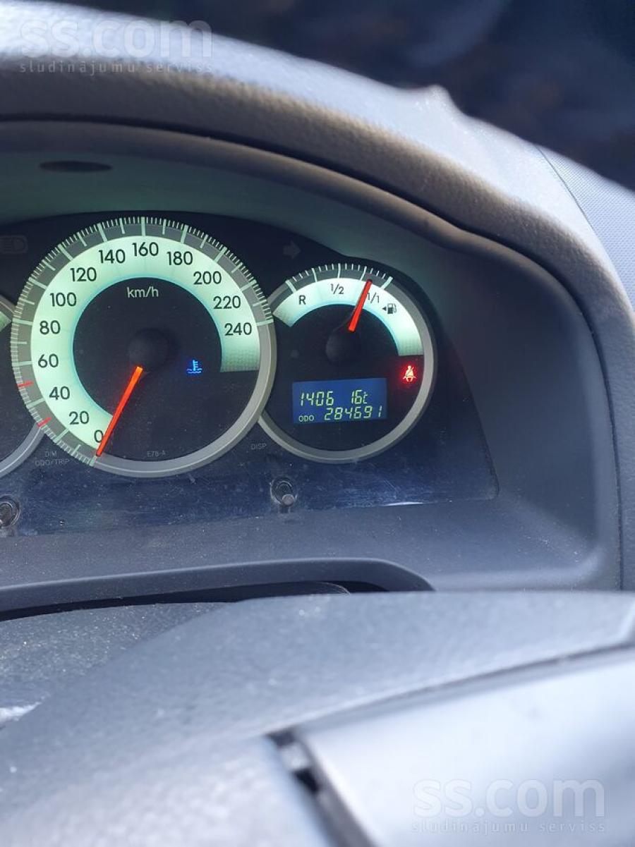 Pelēks Toyota Corolla Verso 2005 Jūrmala, ar dzinēja tilpumu 1.80 L un nobraukumu 285 tūkst. km par 3390 €, foto 10 vietnē AUTOMOTO.COM.LV