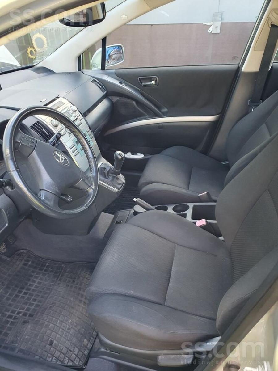Pelēks Toyota Corolla Verso 2005 Jūrmala, ar dzinēja tilpumu 1.80 L un nobraukumu 285 tūkst. km par 3390 €, foto 13 vietnē AUTOMOTO.COM.LV