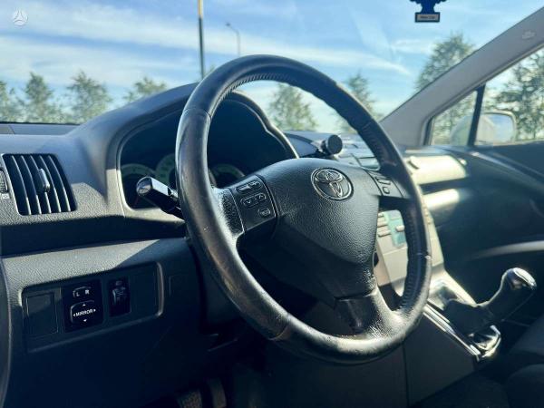 Toyota Corolla Verso 2005 Panevēža vietnē Pelēks Toyota Corolla Verso 2005 Panevēža, ar dzinēja tilpumu 2.00 L un nobraukumu 286 tūkst. km par 999 €, foto 9 vietnē AUTOMOTO.COM.LV