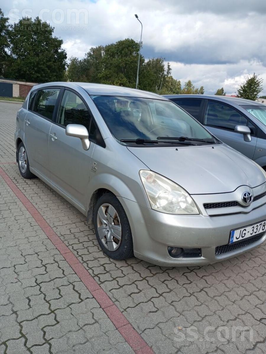 Pelēks Toyota Corolla Verso 2005 Aizkraukle, ar dzinēja tilpumu 2.00 L un nobraukumu 368 tūkst. km par 1250 €, foto 4 vietnē AUTOMOTO.COM.LV