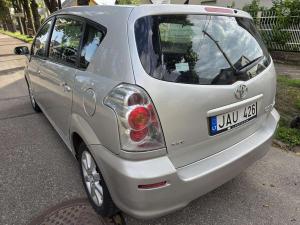 Grey Toyota Corolla Verso 2005 in Alytus, with an engine capacity of 2.00 L and mileage of 371 thousand km for 1850 €, photo  on AUTOMOTO.COM.LV