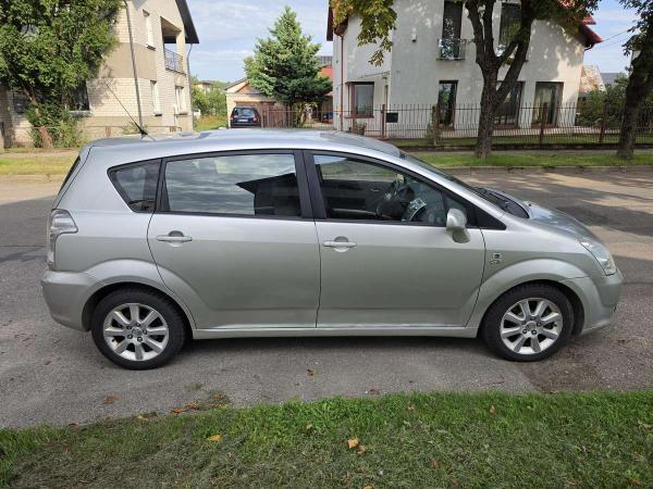 Pelēks Toyota Corolla Verso 2005 Alīta, ar dzinēja tilpumu 2.00 L un nobraukumu 371 tūkst. km par 1850 €, foto 6 vietnē AUTOMOTO.COM.LV