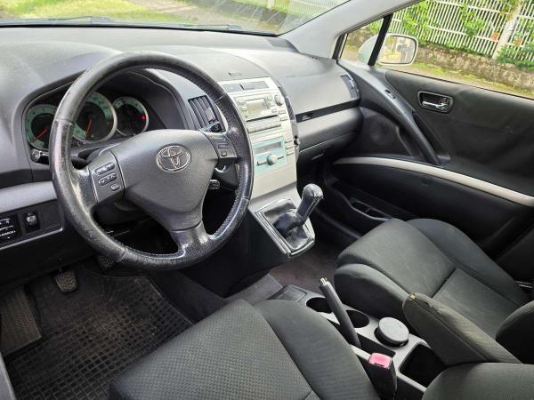 Pelēks Toyota Corolla Verso 2005 Alīta, ar dzinēja tilpumu 2.00 L un nobraukumu 371 tūkst. km par 1850 €, foto 10 vietnē AUTOMOTO.COM.LV
