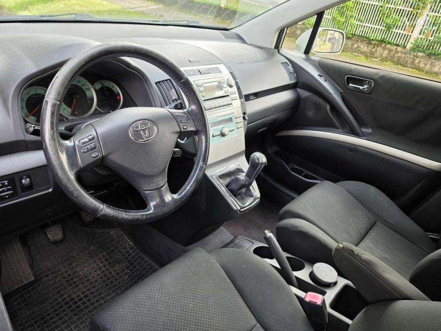 Pelēks Toyota Corolla Verso 2005 Alīta, ar dzinēja tilpumu 2.00 L un nobraukumu 371 tūkst. km par 1850 €, foto 10 vietnē AUTOMOTO.COM.LV