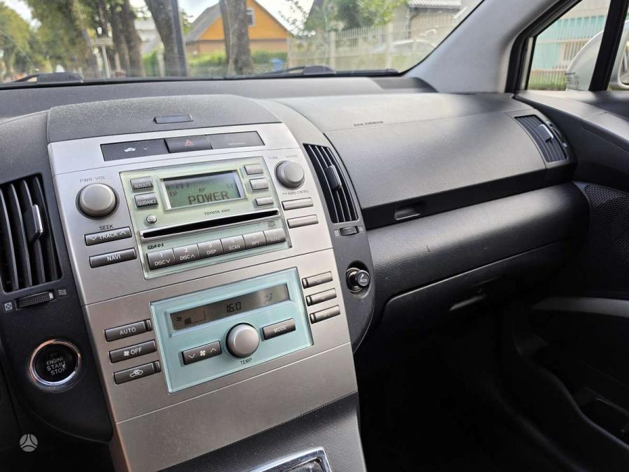 Pelēks Toyota Corolla Verso 2005 Alīta, ar dzinēja tilpumu 2.00 L un nobraukumu 371 tūkst. km par 1850 €, foto 12 vietnē AUTOMOTO.COM.LV