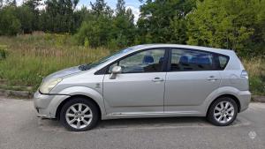 Pelēks Toyota Corolla Verso 2005 Viļņa, ar dzinēja tilpumu 2.00 L un nobraukumu 276 tūkst. km par 900 €, foto 3 vietnē AUTOMOTO.COM.LV