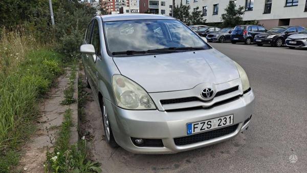Toyota Corolla Verso 2005 Viļņa vietnē Pelēks Toyota Corolla Verso 2005 Viļņa, ar dzinēja tilpumu 2.00 L un nobraukumu 276 tūkst. km par 900 €, foto 5 vietnē AUTOMOTO.COM.LV
