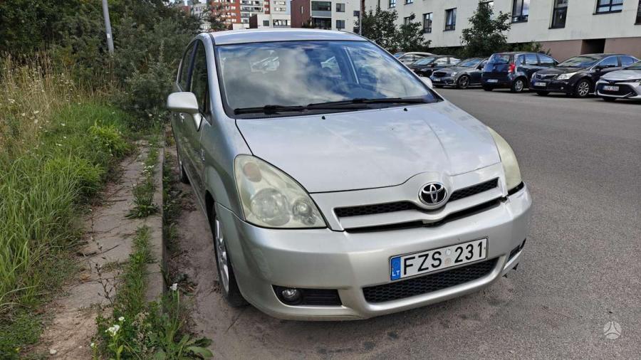 Pelēks Toyota Corolla Verso 2005 Viļņa, ar dzinēja tilpumu 2.00 L un nobraukumu 276 tūkst. km par 900 €, foto 5 vietnē AUTOMOTO.COM.LV