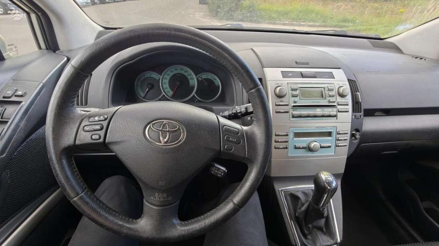Pelēks Toyota Corolla Verso 2005 Viļņa, ar dzinēja tilpumu 2.00 L un nobraukumu 276 tūkst. km par 900 €, foto 6 vietnē AUTOMOTO.COM.LV