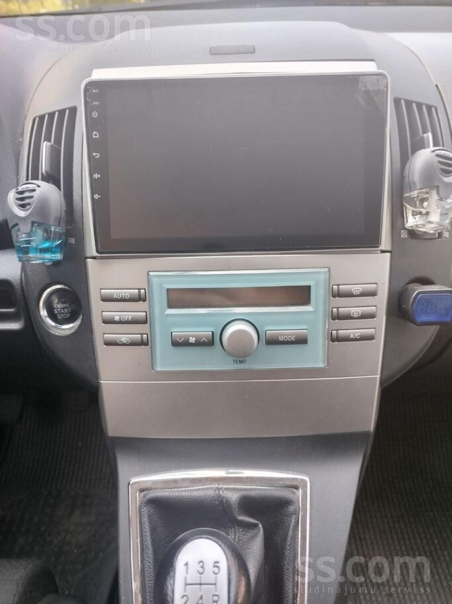 Pelēks Toyota Corolla Verso 2005 Preiļi, ar dzinēja tilpumu 2.00 L un nobraukumu 247 tūkst. km par 1900 €, foto 8 vietnē AUTOMOTO.COM.LV