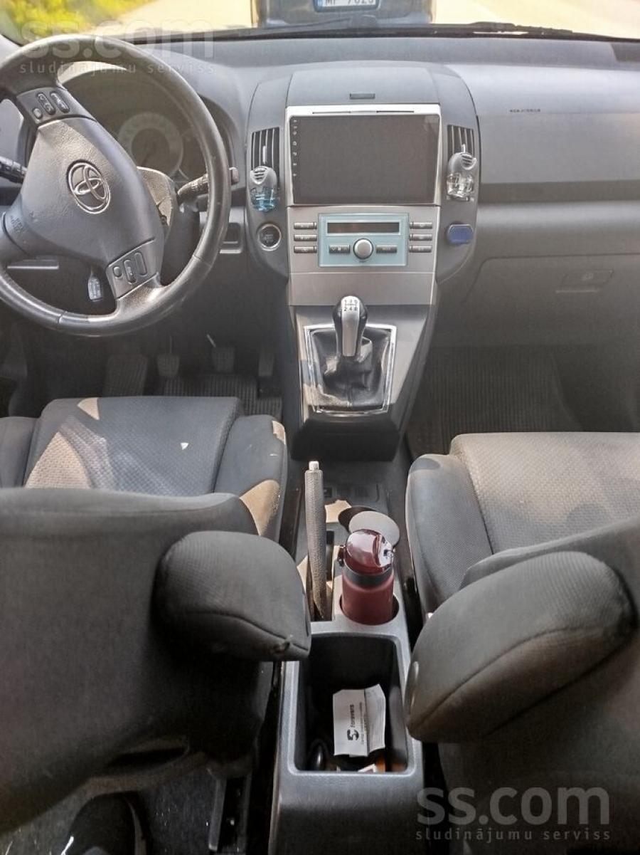 Pelēks Toyota Corolla Verso 2005 Preiļi, ar dzinēja tilpumu 2.00 L un nobraukumu 247 tūkst. km par 1900 €, foto 9 vietnē AUTOMOTO.COM.LV