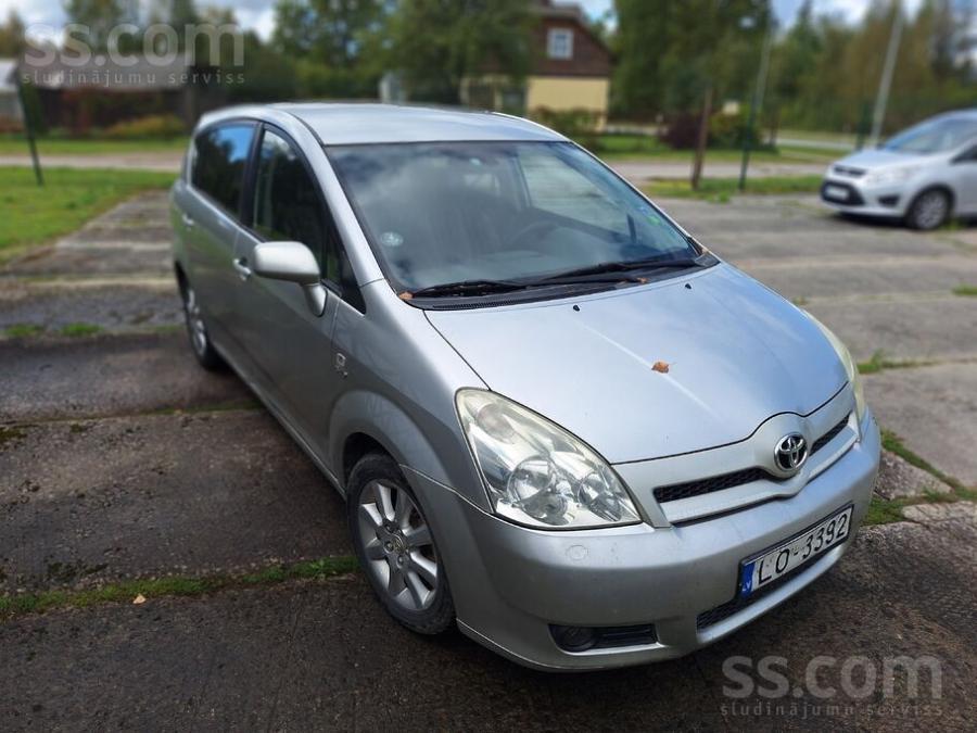 Pelēks Toyota Corolla Verso 2005 Kuldīga, ar dzinēja tilpumu 2.00 L un nobraukumu 323 tūkst. km par 670 €, foto 1 vietnē AUTOMOTO.COM.LV