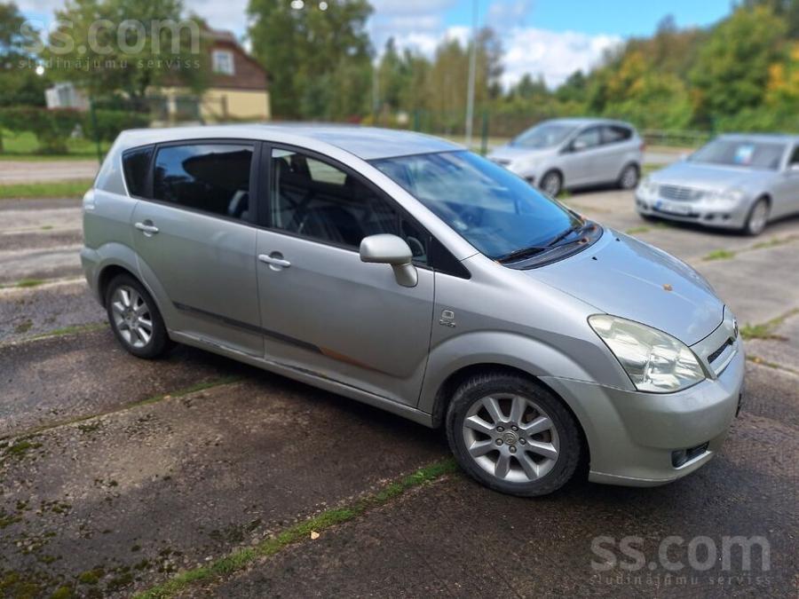 Pelēks Toyota Corolla Verso 2005 Kuldīga, ar dzinēja tilpumu 2.00 L un nobraukumu 323 tūkst. km par 670 €, foto 3 vietnē AUTOMOTO.COM.LV