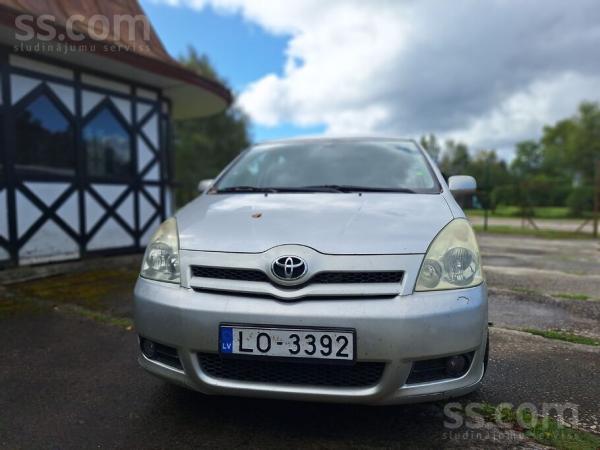 Grey Toyota Corolla Verso 2005 in Kuldiga, with an engine capacity of 2.00 L and mileage of 323 thousand km for 670 €, photo 5 on AUTOMOTO.COM.LV
