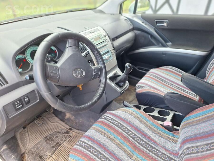 Pelēks Toyota Corolla Verso 2005 Kuldīga, ar dzinēja tilpumu 2.00 L un nobraukumu 323 tūkst. km par 670 €, foto 6 vietnē AUTOMOTO.COM.LV