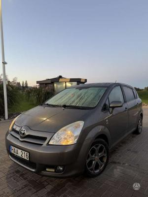 Pelēks Toyota Corolla Verso 2005 Tauragė, ar dzinēja tilpumu 2.00 L un nobraukumu 260 tūkst. km par 1680 €, foto  vietnē AUTOMOTO.COM.LV
