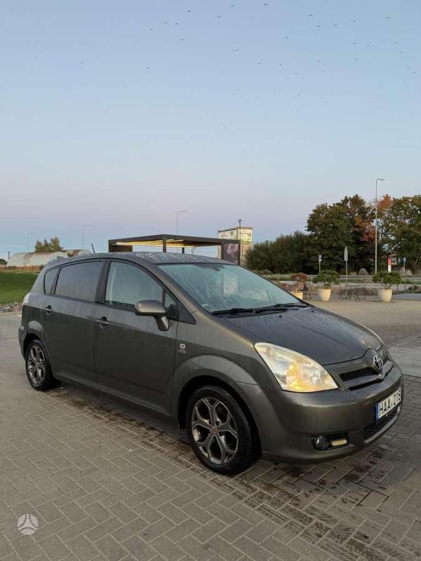 Pelēks Toyota Corolla Verso 2005 Tauragė, ar dzinēja tilpumu 2.00 L un nobraukumu 260 tūkst. km par 1680 €, foto 3 vietnē AUTOMOTO.COM.LV