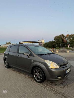 Pelēks Toyota Corolla Verso 2005 Tauragė, ar dzinēja tilpumu 2.00 L un nobraukumu 260 tūkst. km par 1680 €, foto 3 vietnē AUTOMOTO.COM.LV