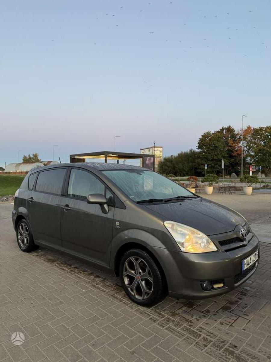 Pelēks Toyota Corolla Verso 2005 Tauragė, ar dzinēja tilpumu 2.00 L un nobraukumu 260 tūkst. km par 1680 €, foto 3 vietnē AUTOMOTO.COM.LV