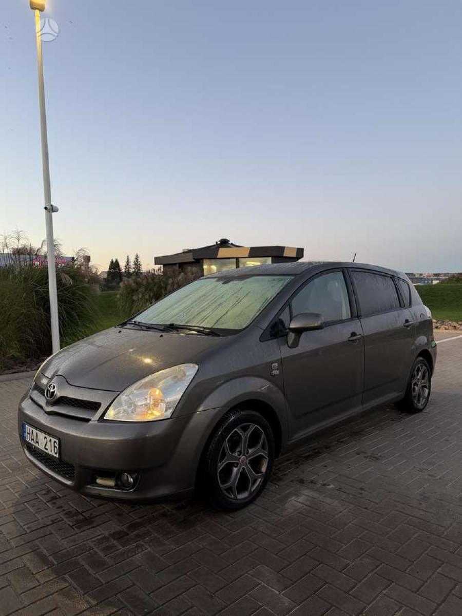 Pelēks Toyota Corolla Verso 2005 Tauragė, ar dzinēja tilpumu 2.00 L un nobraukumu 260 tūkst. km par 1680 €, foto 5 vietnē AUTOMOTO.COM.LV