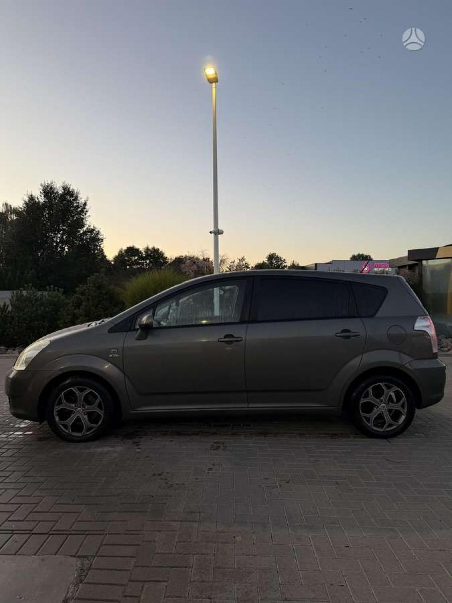Pelēks Toyota Corolla Verso 2005 Tauragė, ar dzinēja tilpumu 2.00 L un nobraukumu 260 tūkst. km par 1680 €, foto 6 vietnē AUTOMOTO.COM.LV