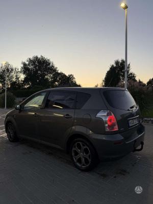 Pelēks Toyota Corolla Verso 2005 Tauragė, ar dzinēja tilpumu 2.00 L un nobraukumu 260 tūkst. km par 1680 €, foto 7 vietnē AUTOMOTO.COM.LV