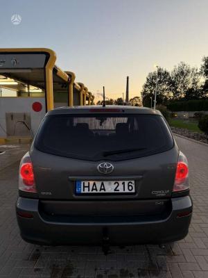 Pelēks Toyota Corolla Verso 2005 Tauragė, ar dzinēja tilpumu 2.00 L un nobraukumu 260 tūkst. km par 1680 €, foto 8 vietnē AUTOMOTO.COM.LV