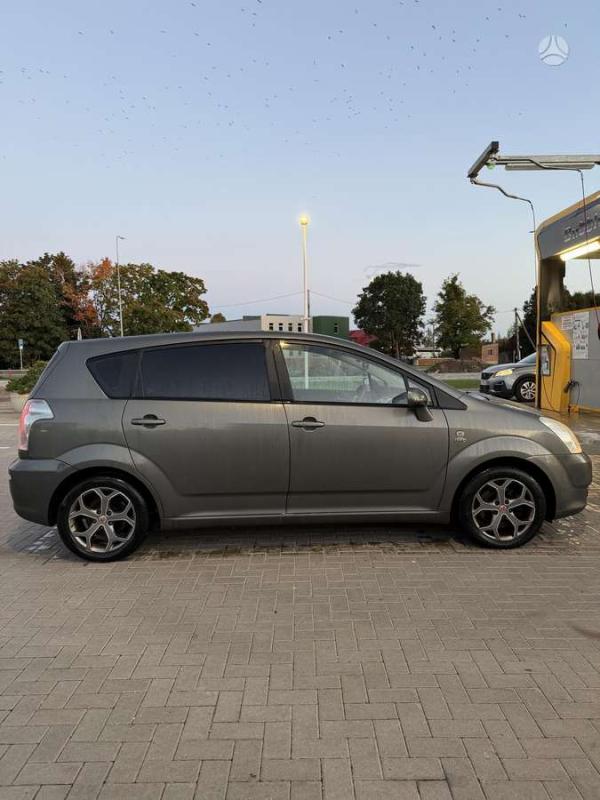 Pelēks Toyota Corolla Verso 2005 Tauragė, ar dzinēja tilpumu 2.00 L un nobraukumu 260 tūkst. km par 1680 €, foto 10 vietnē AUTOMOTO.COM.LV