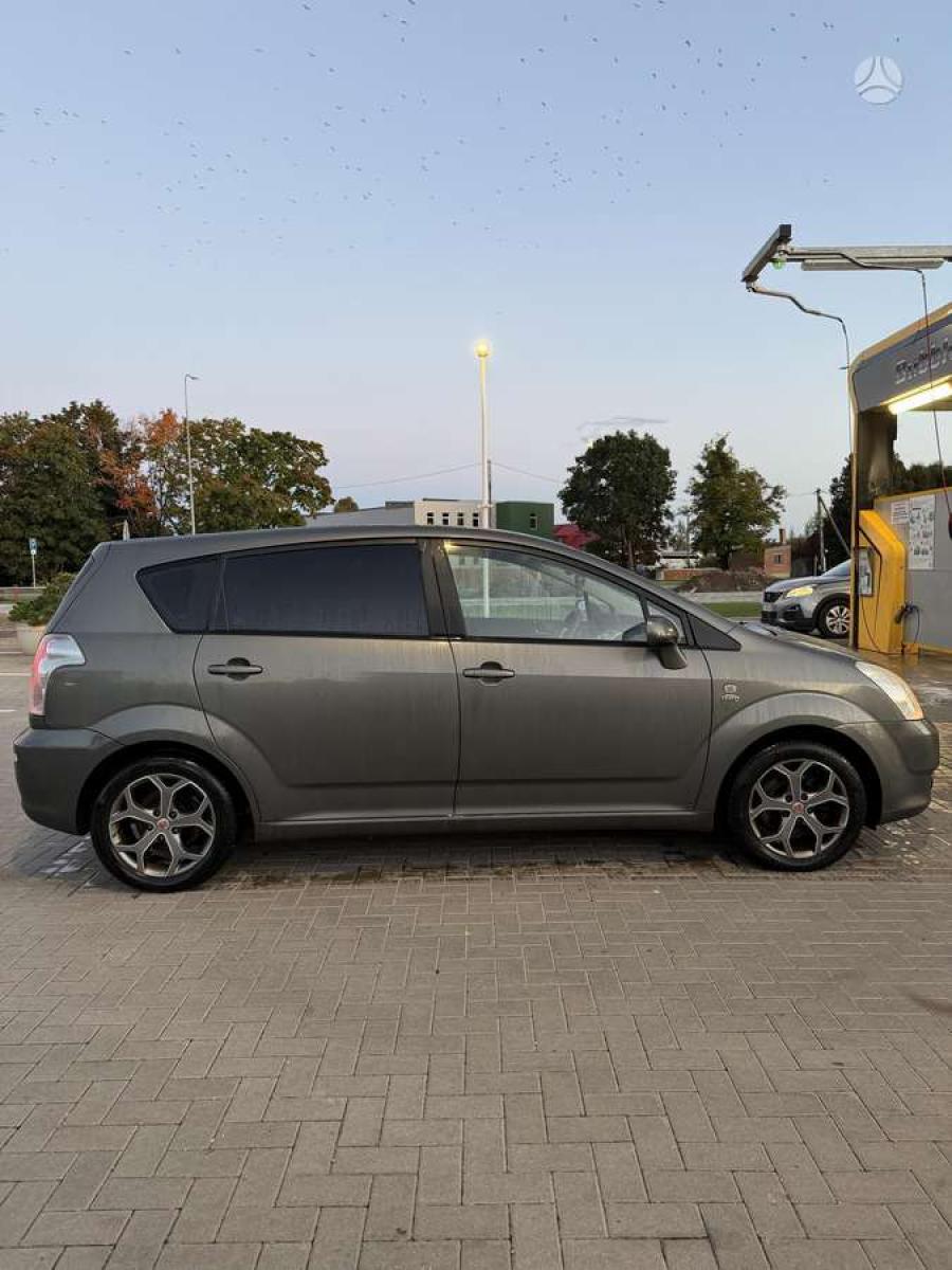 Pelēks Toyota Corolla Verso 2005 Tauragė, ar dzinēja tilpumu 2.00 L un nobraukumu 260 tūkst. km par 1680 €, foto 10 vietnē AUTOMOTO.COM.LV