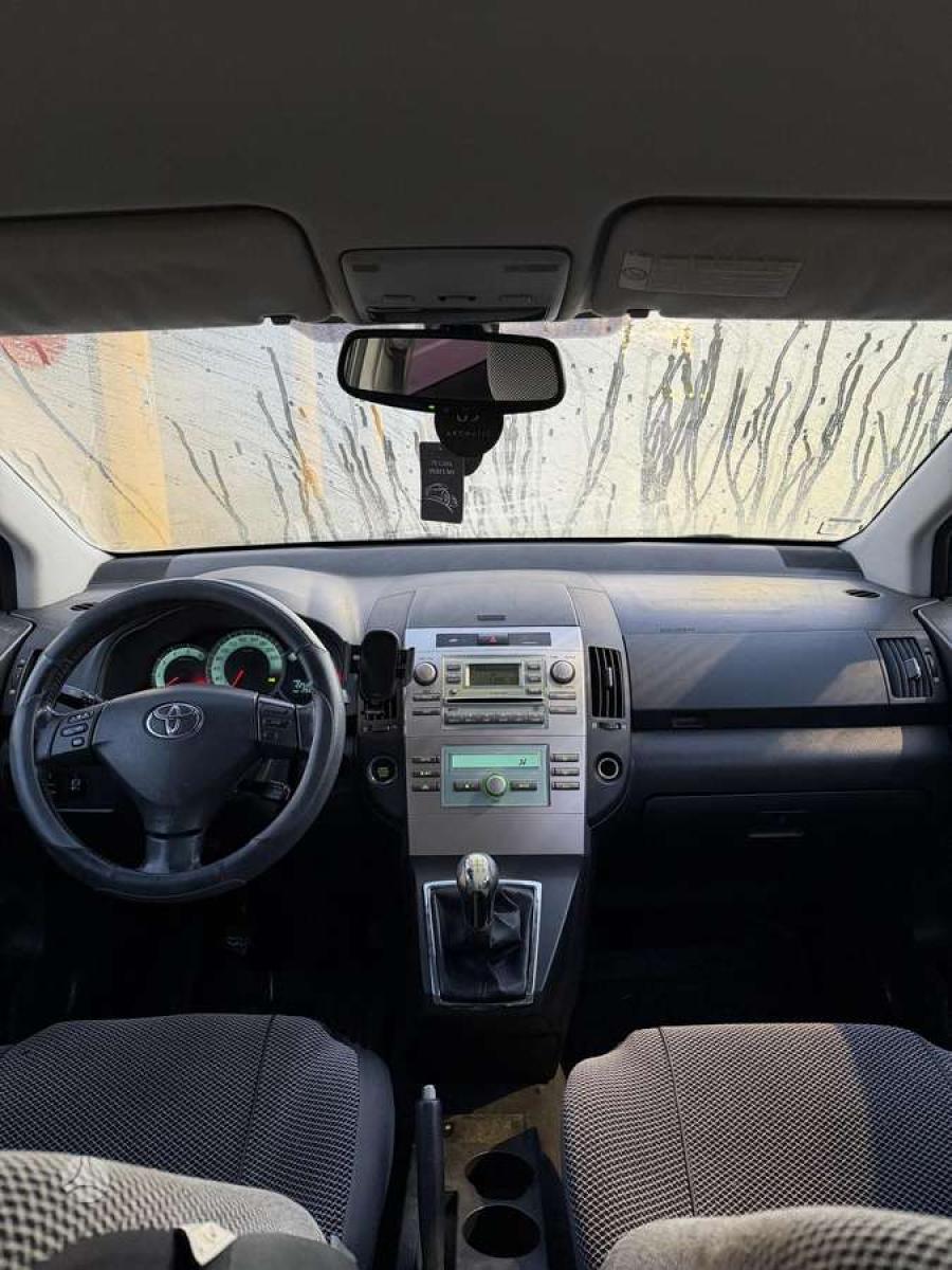 Pelēks Toyota Corolla Verso 2005 Tauragė, ar dzinēja tilpumu 2.00 L un nobraukumu 260 tūkst. km par 1680 €, foto 11 vietnē AUTOMOTO.COM.LV