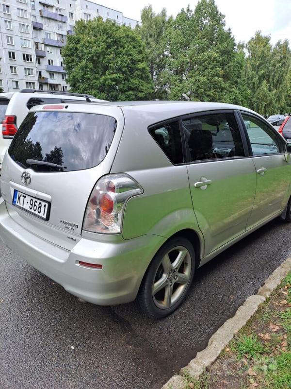 Toyota Corolla Verso 2005 in Riga on AUTOMOTO.COM.LV Grey Toyota Corolla Verso 2005 in Riga, with an engine capacity of 2.20 L and mileage of 356 thousand km for 1190 €, photo 3 on AUTOMOTO.COM.LV