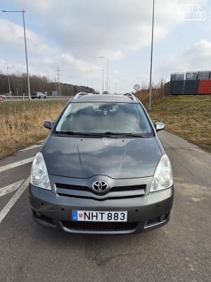 Pelēks Toyota Corolla Verso 2005 Kauņa, ar dzinēja tilpumu 1.80 L un nobraukumu 200 tūkst. km par 3300 €, foto  vietnē AUTOMOTO.COM.LV