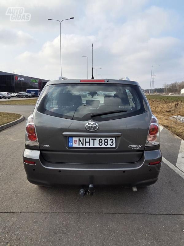 Pelēks Toyota Corolla Verso 2005 Kauņa, ar dzinēja tilpumu 1.80 L un nobraukumu 200 tūkst. km par 3300 €, foto 3 vietnē AUTOMOTO.COM.LV