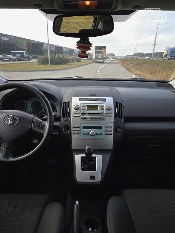 Pelēks Toyota Corolla Verso 2005 Kauņa, ar dzinēja tilpumu 1.80 L un nobraukumu 200 tūkst. km par 3300 €, foto 11 vietnē AUTOMOTO.COM.LV