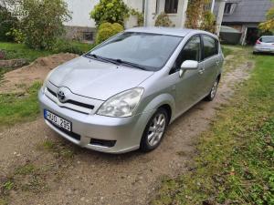 Pelēks Toyota Corolla Verso 2005 Viļņa, ar dzinēja tilpumu 2.00 L un nobraukumu 328 tūkst. km par 1300 €, foto  vietnē AUTOMOTO.COM.LV