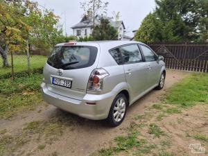 Pelēks Toyota Corolla Verso 2005 Viļņa, ar dzinēja tilpumu 2.00 L un nobraukumu 328 tūkst. km par 1300 €, foto 4 vietnē AUTOMOTO.COM.LV